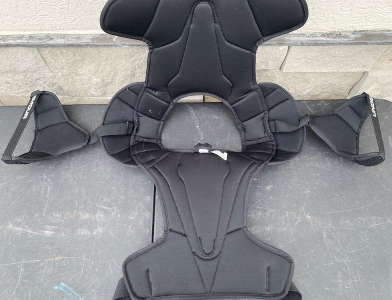 Medium Youth Under Armour Shoulder Pads (Used) | SidelineSwap | Buy and ...