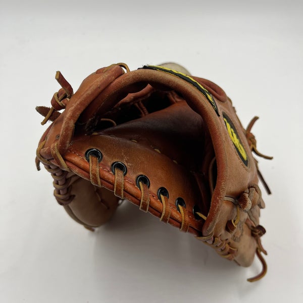 Wilson The A2000 INF 11.5 Infield Baseball Glove | SidelineSwap | Buy ...