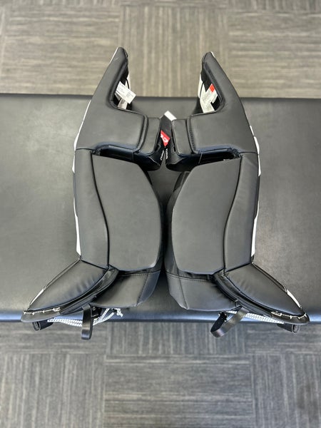 NEW 30" +1 CCM EFlex 6.5 Goalie Pads | SidelineSwap | Buy and Sell on ...