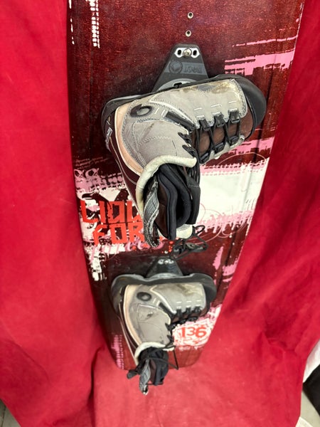 Wakeboard: Liquid Force Redmond Greenwood 136 wakeboard. Bindings: M/L ...