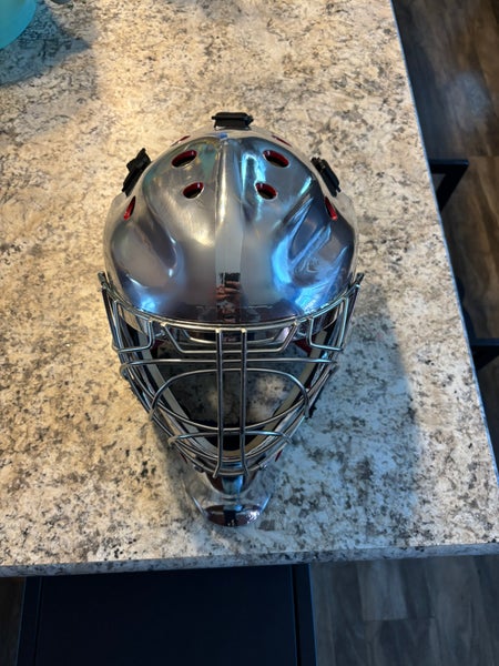 Senior Large Vaughn VM7700 Goalie Mask (Used) | SidelineSwap | Buy and ...